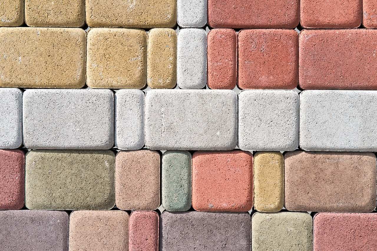 Paver colors in outdoor design: options, effects and how to choose